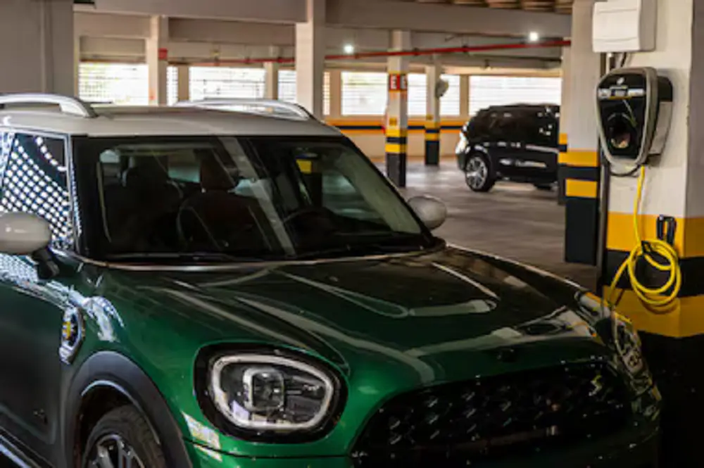 Síndicos enfrentam guerra em condomínios por carregadores de carros ...